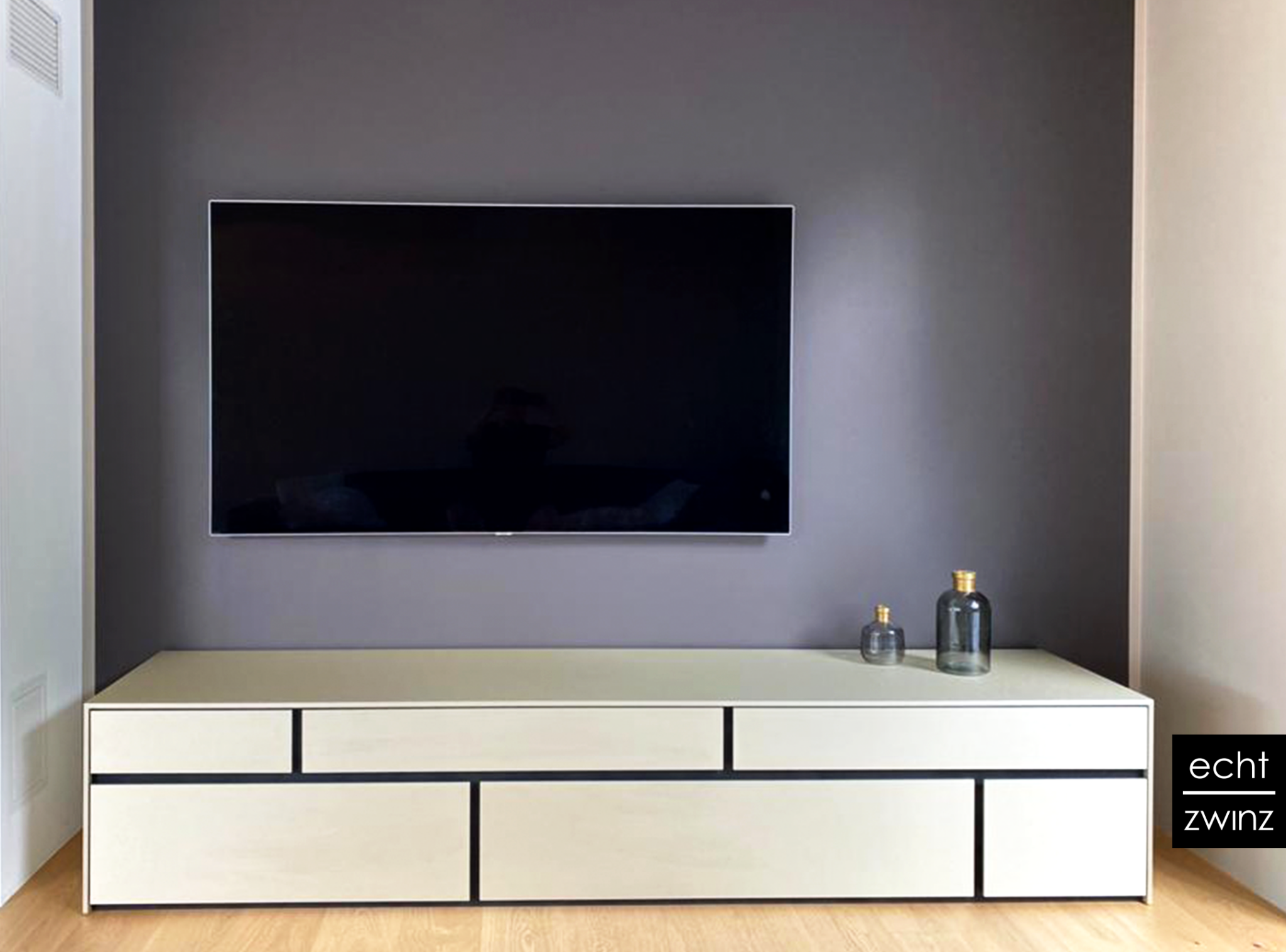 Edle Sideboards in Flur und Wohnzimmer › Echt Zwinz – Schreinerei für ...